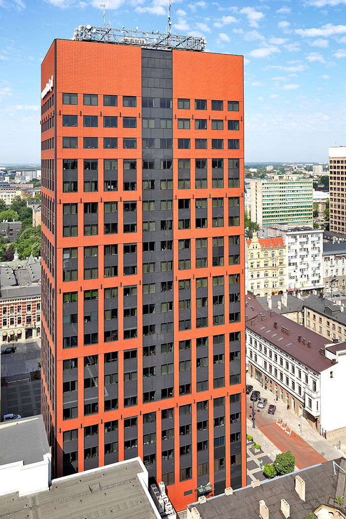 Sesja budynku Red Tower w Lodzi dla Octava Property Trust – AXI IMMO